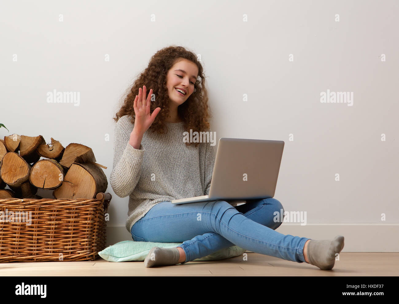 Portrait of a teenage girl using laptop and waving hello on chat Stock ...
