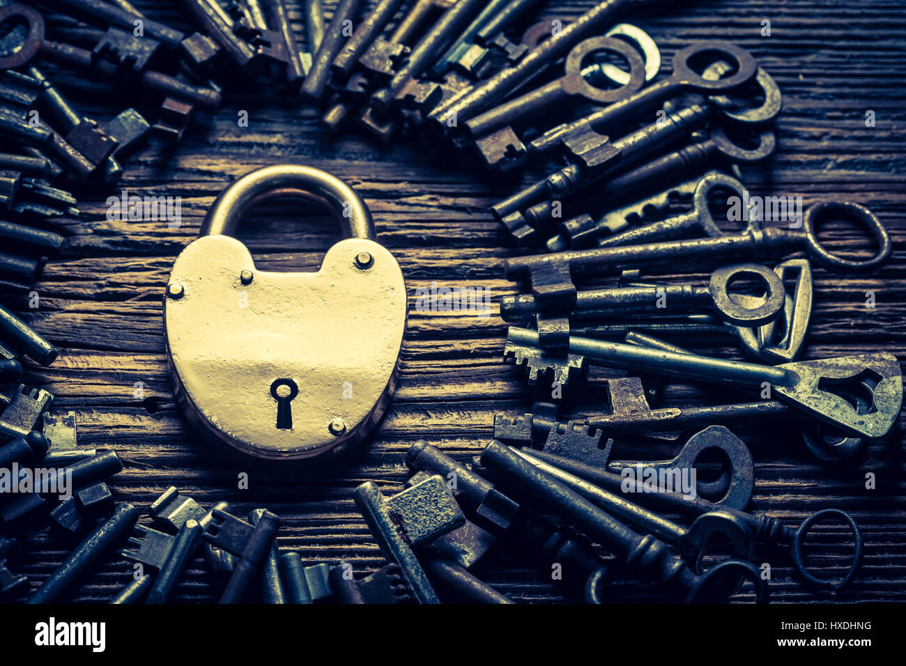 Keys on wooden table hi-res stock photography and images - Alamy