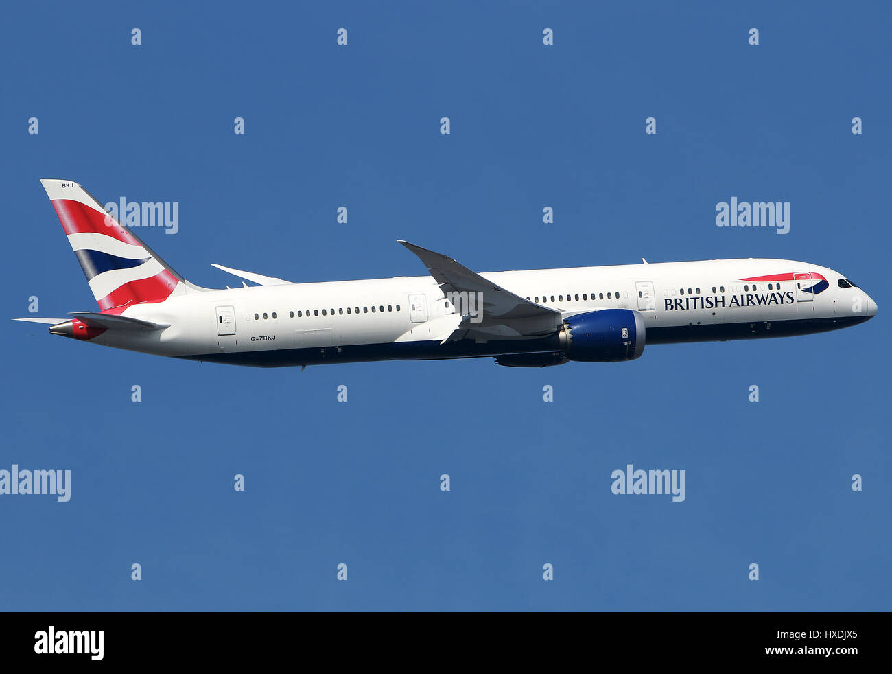 A British Airways Boeing B787-9 Dreamliner departs Heathrow Airport's ...