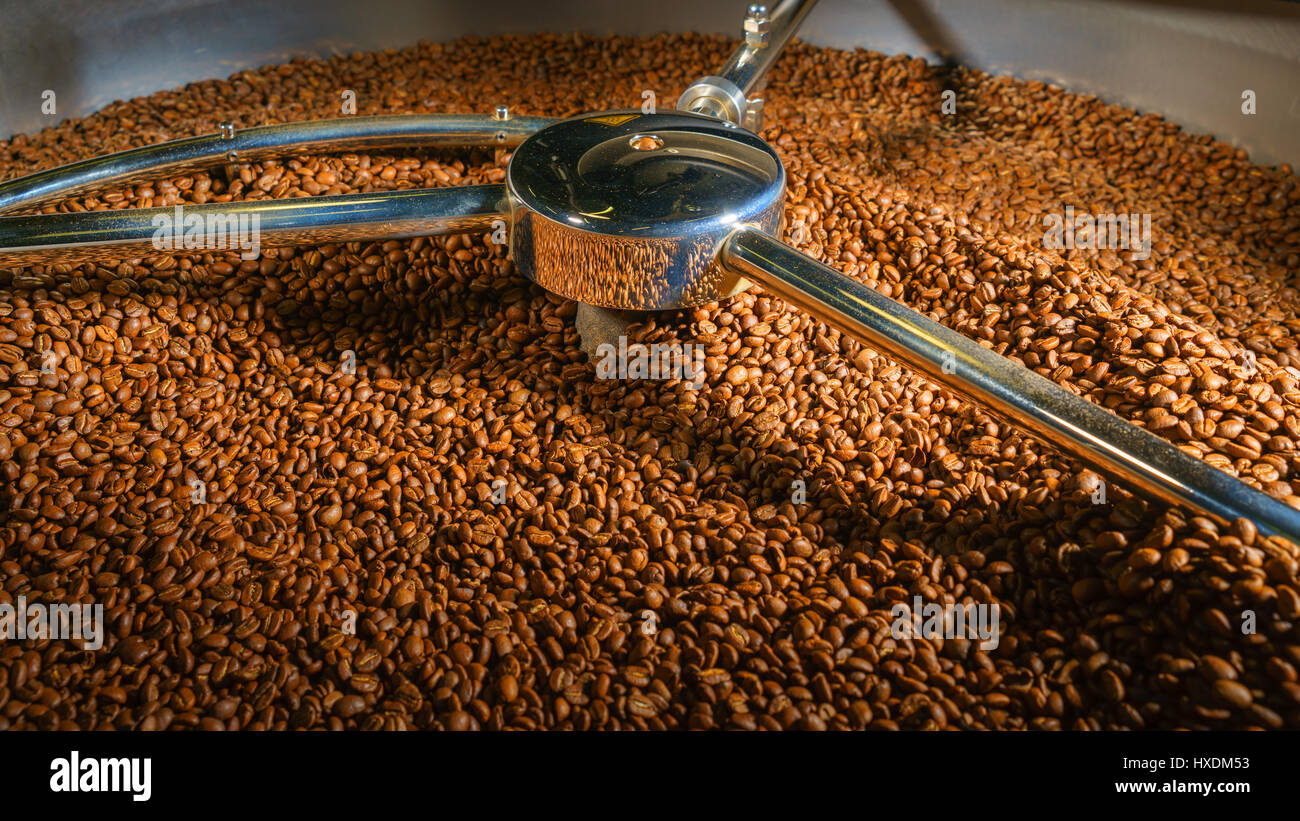 Mixing roasted coffee Stock Photo - Alamy