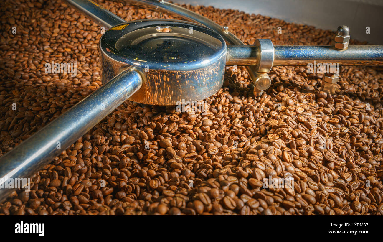 Mixing roasted coffee Stock Photo - Alamy