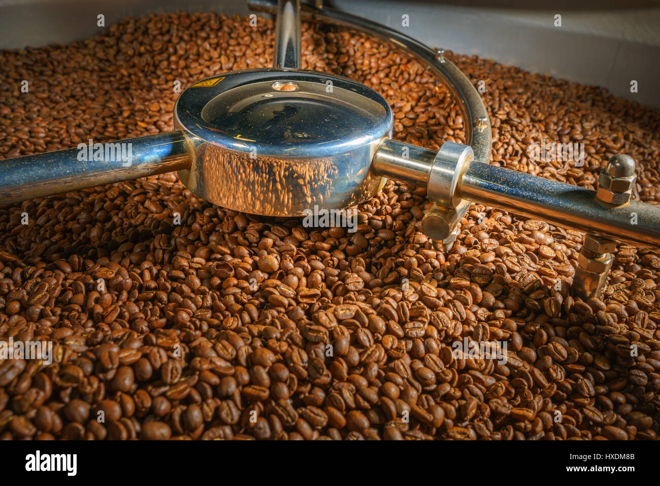 Mixing roasted coffee Stock Photo - Alamy