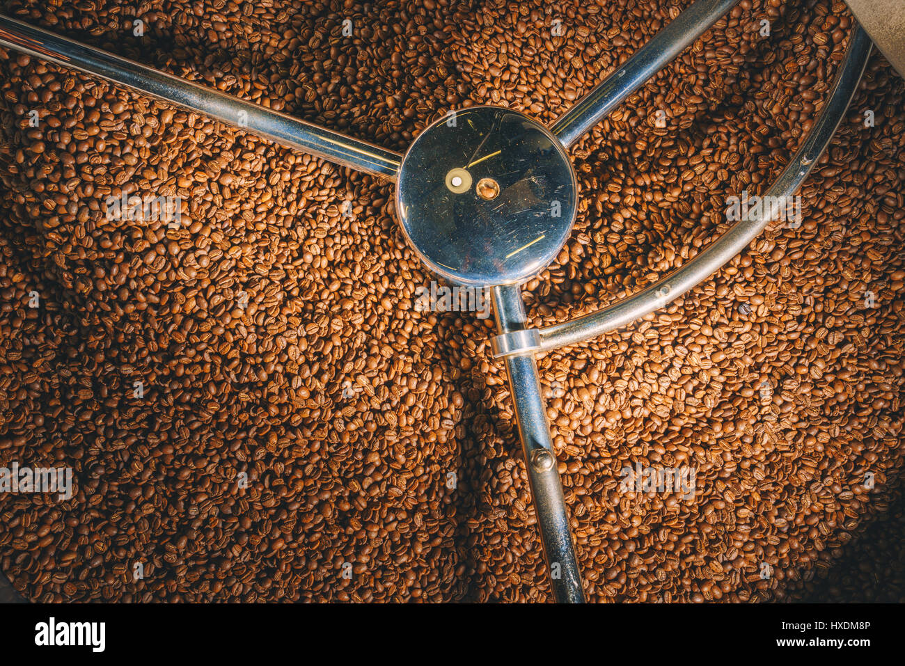 Mixing roasted coffee Stock Photo - Alamy