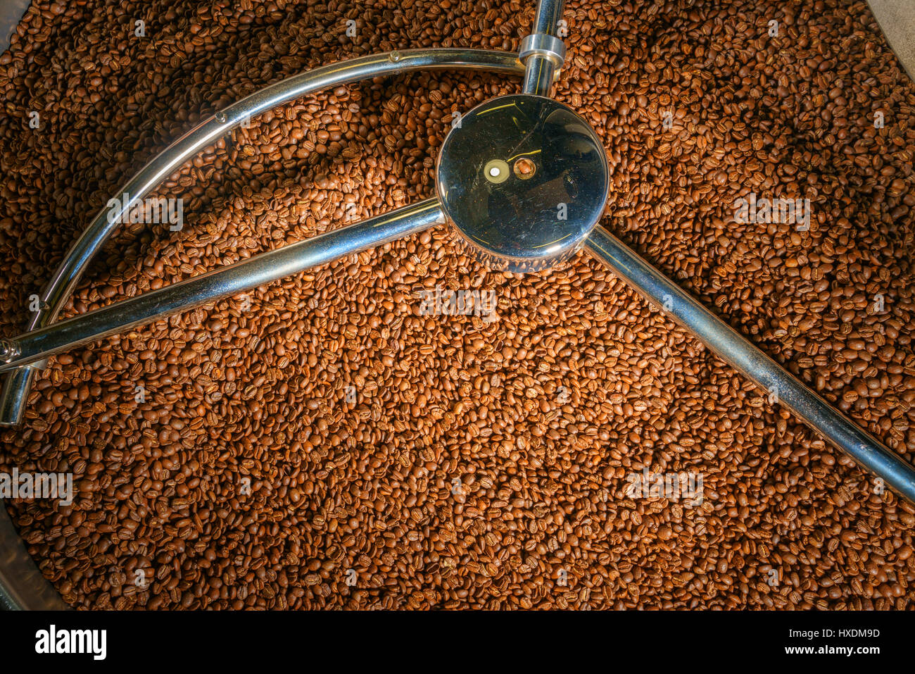 Mixing roasted coffee Stock Photo - Alamy