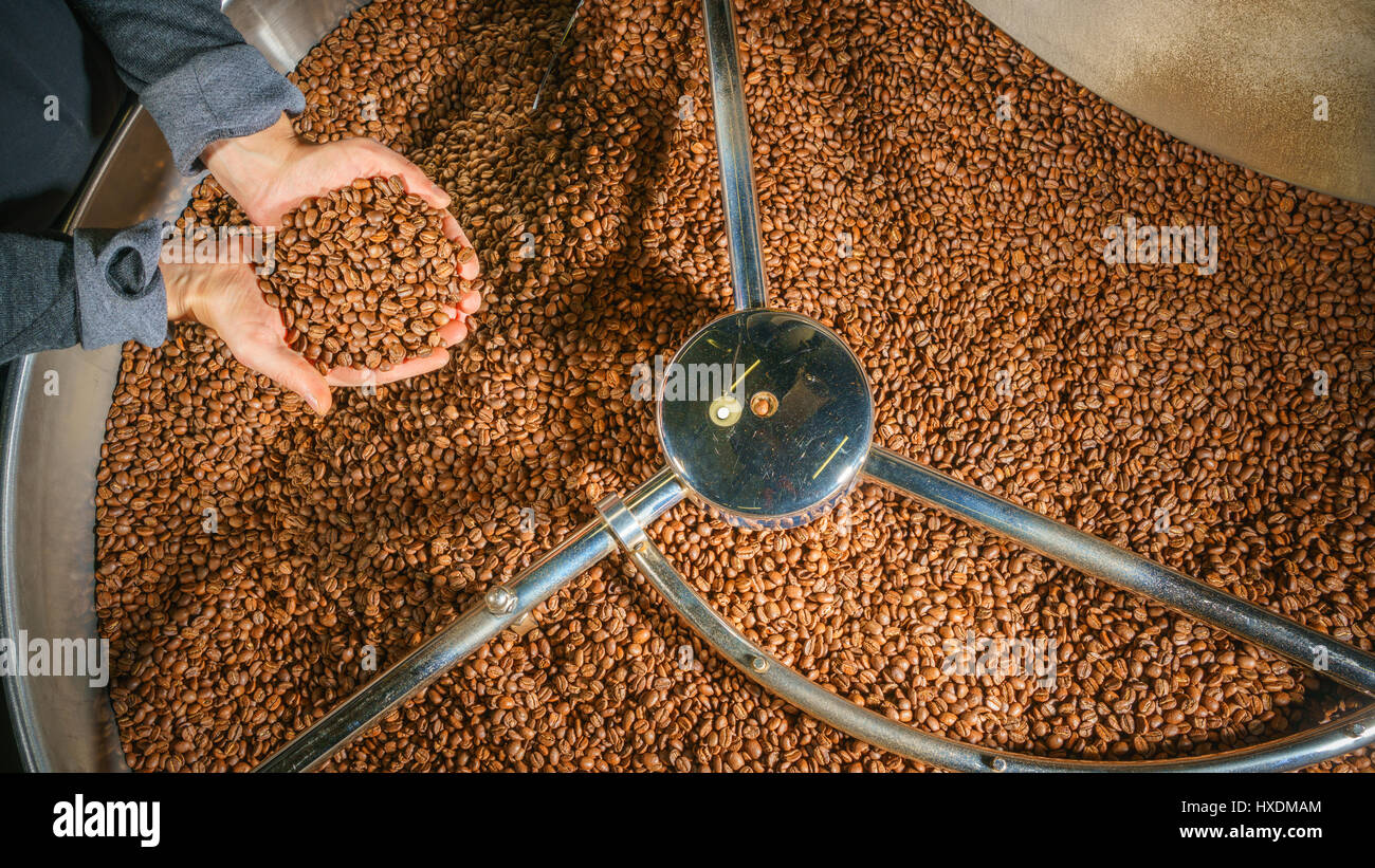 Mixing roasted coffee Stock Photo - Alamy