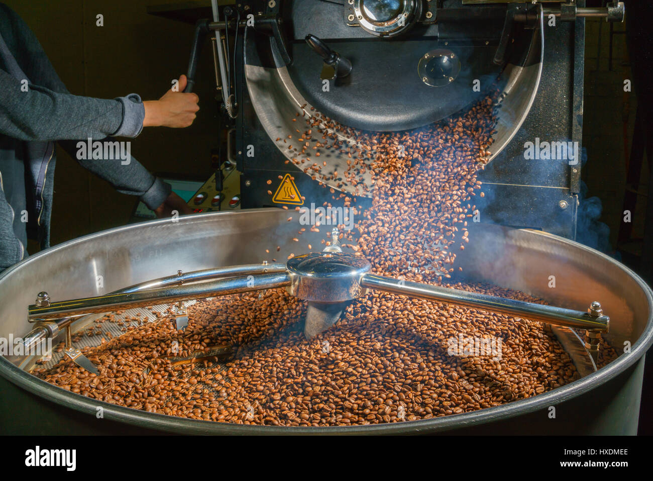 Mixing roasted coffee Stock Photo - Alamy
