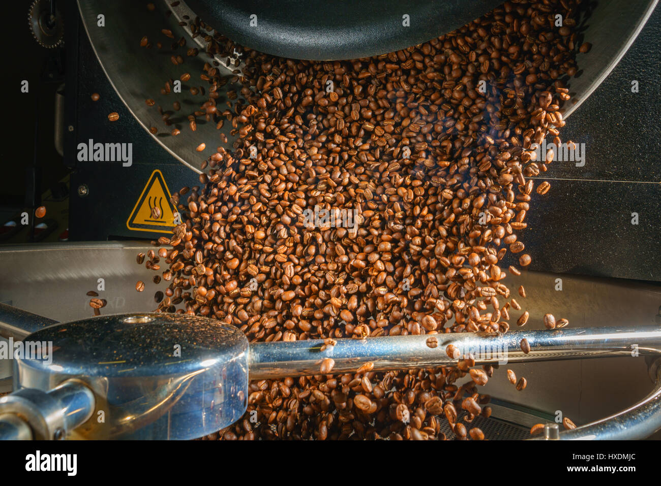Mixing roasted coffee Stock Photo - Alamy