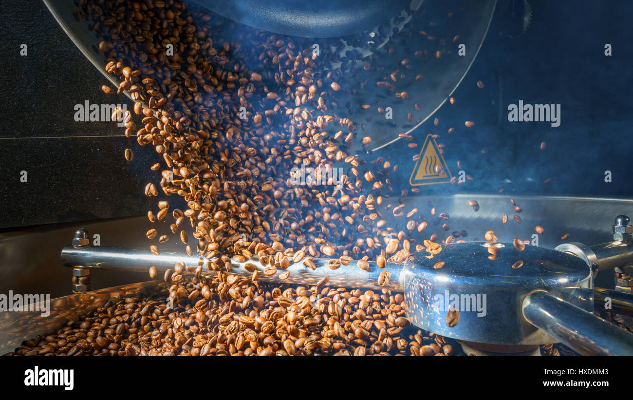 Mixing roasted coffee Stock Photo - Alamy