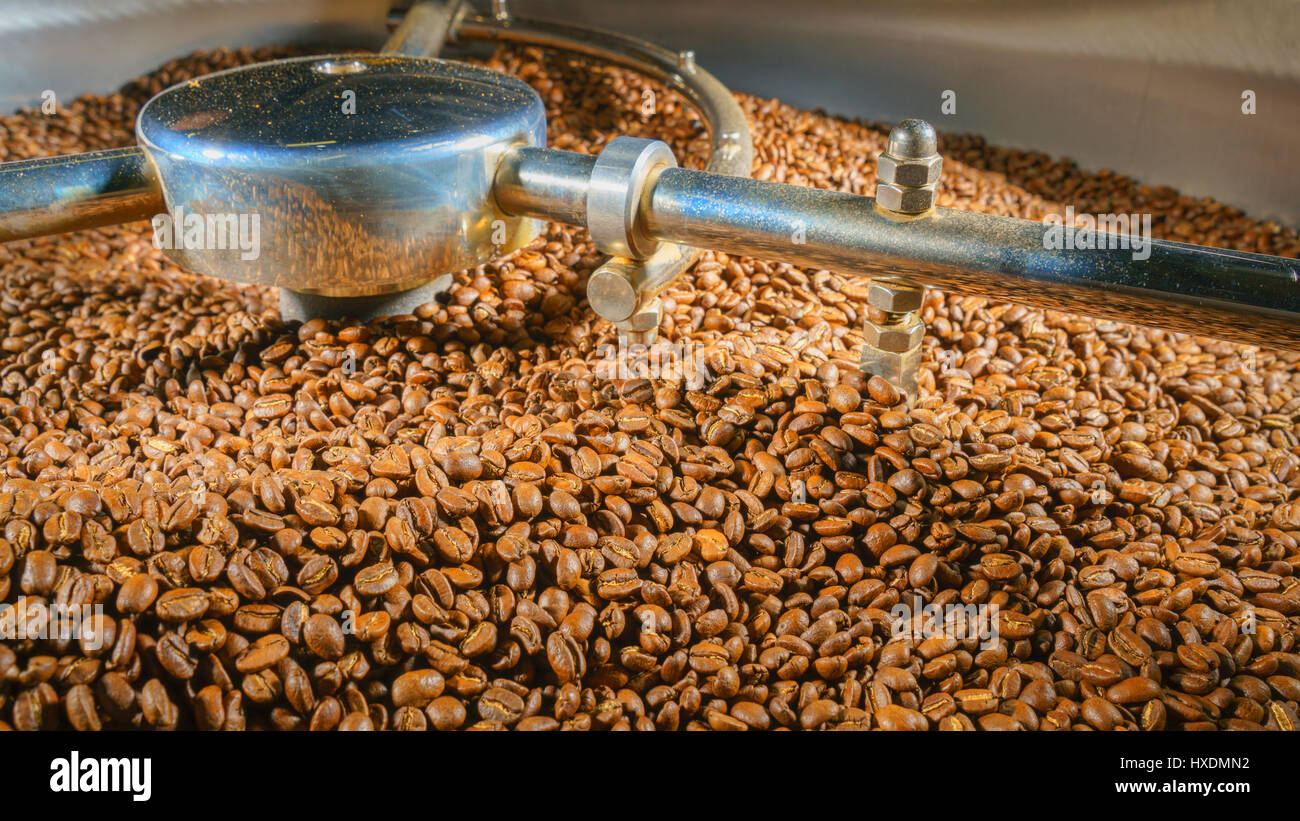 Mixing roasted coffee Stock Photo - Alamy