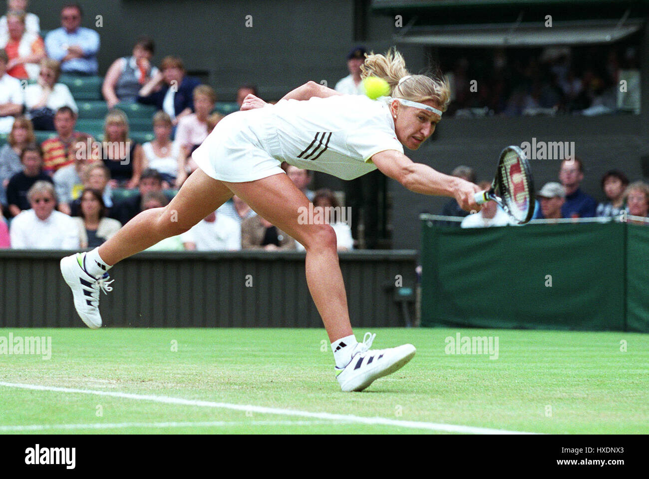 Steffi graf wimbledon 1999 hi-res stock photography and images - Alamy