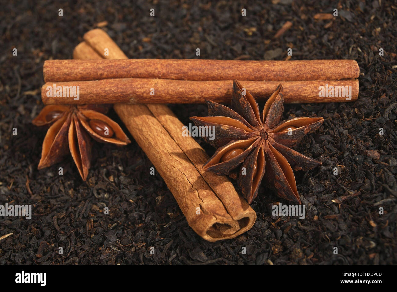 Tea mixture with cinnamon sticks and aniseed stars, Teemischung mit ...