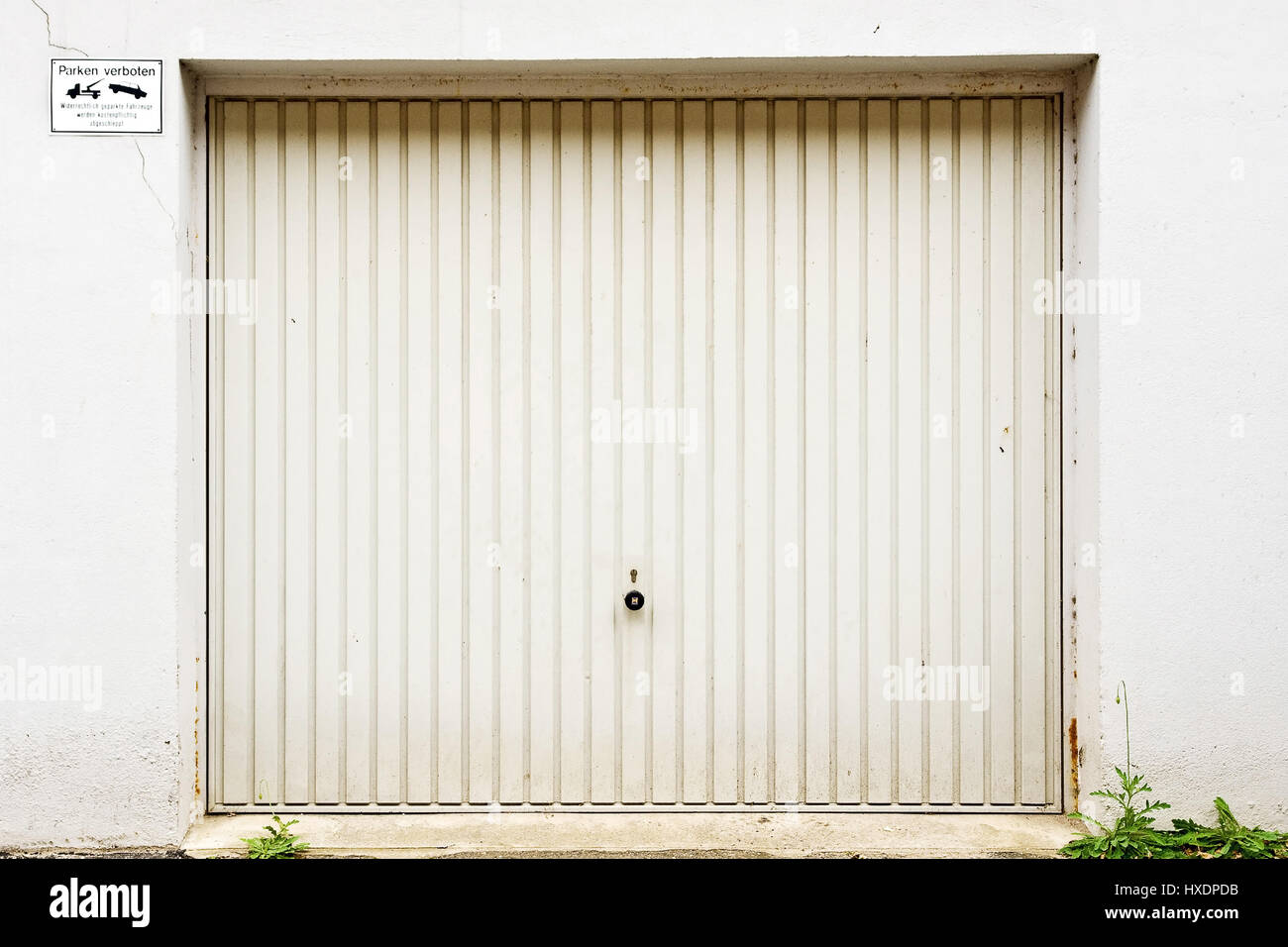 Garage gate, Garagentor Stock Photo - Alamy