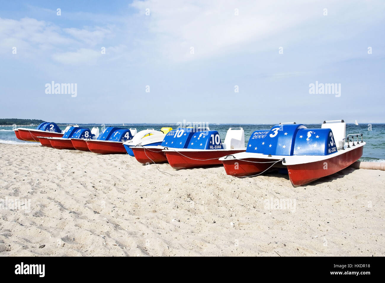 Pedal boats on the beach, Tretboote am Strand Stock Photo - Alamy