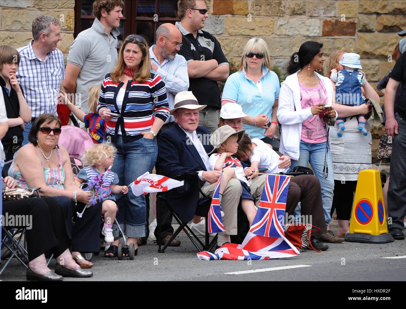 Queen with crowd hi-res stock photography and images - Alamy