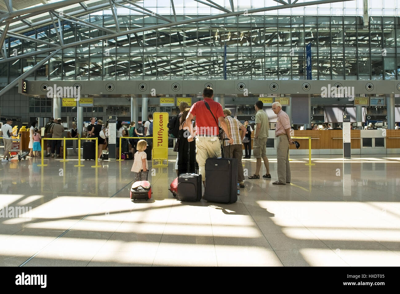 Upcoming tourists with the check in on the airport, Anstehende ...