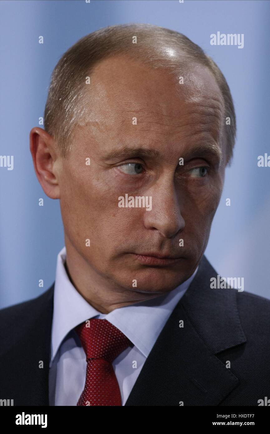 Vladimir putin press conference hi-res stock photography and images - Alamy