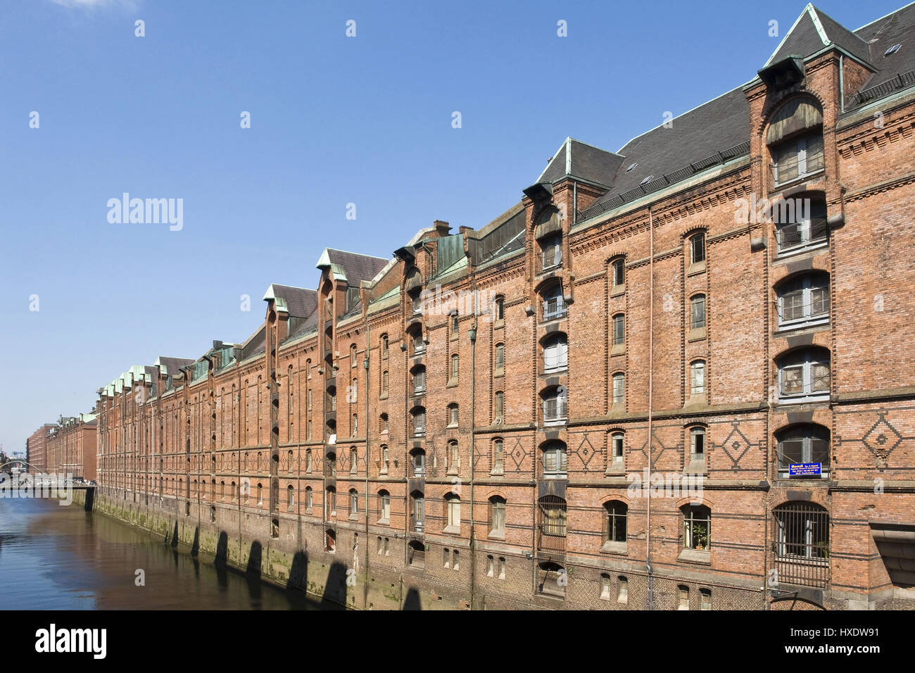 Old warehouses in the Hamburg memory town, Old warehouses in Hamburg's ...