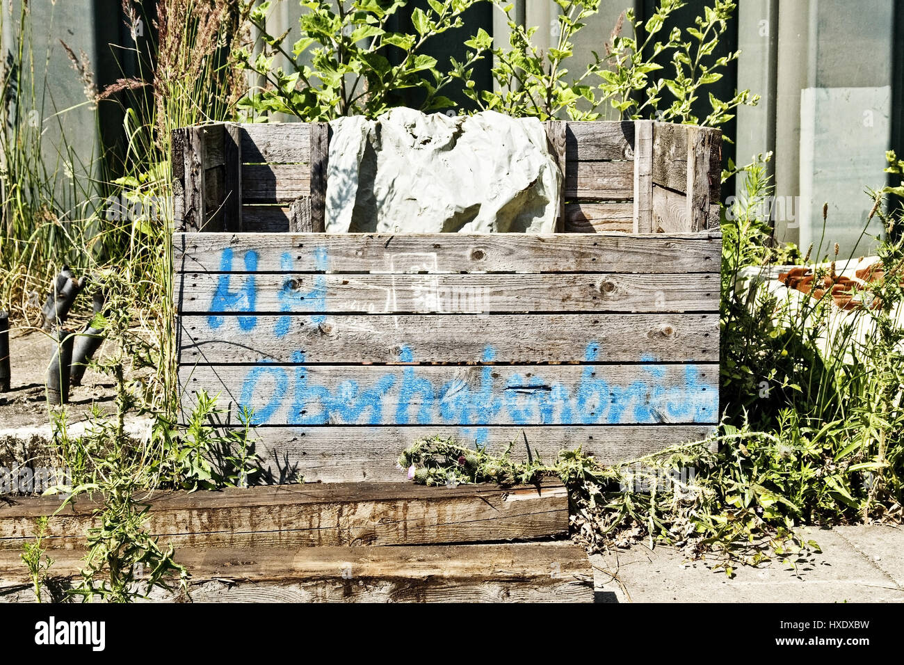 Old wooden box in a section, Old wooden box on a rail line |, Alte ...