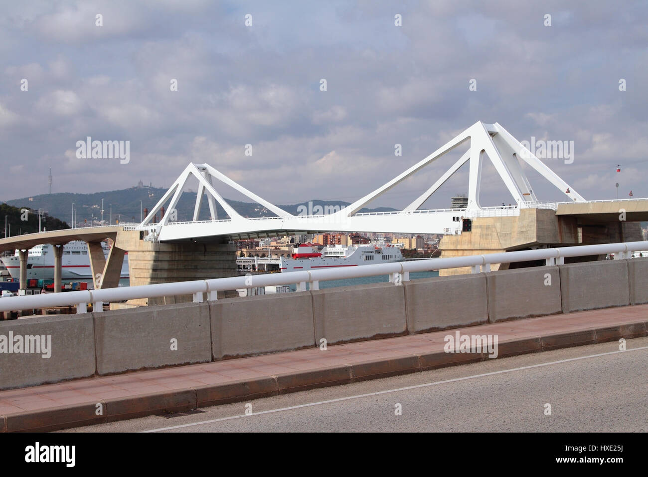 Bridge port of barcelona hi-res stock photography and images - Alamy