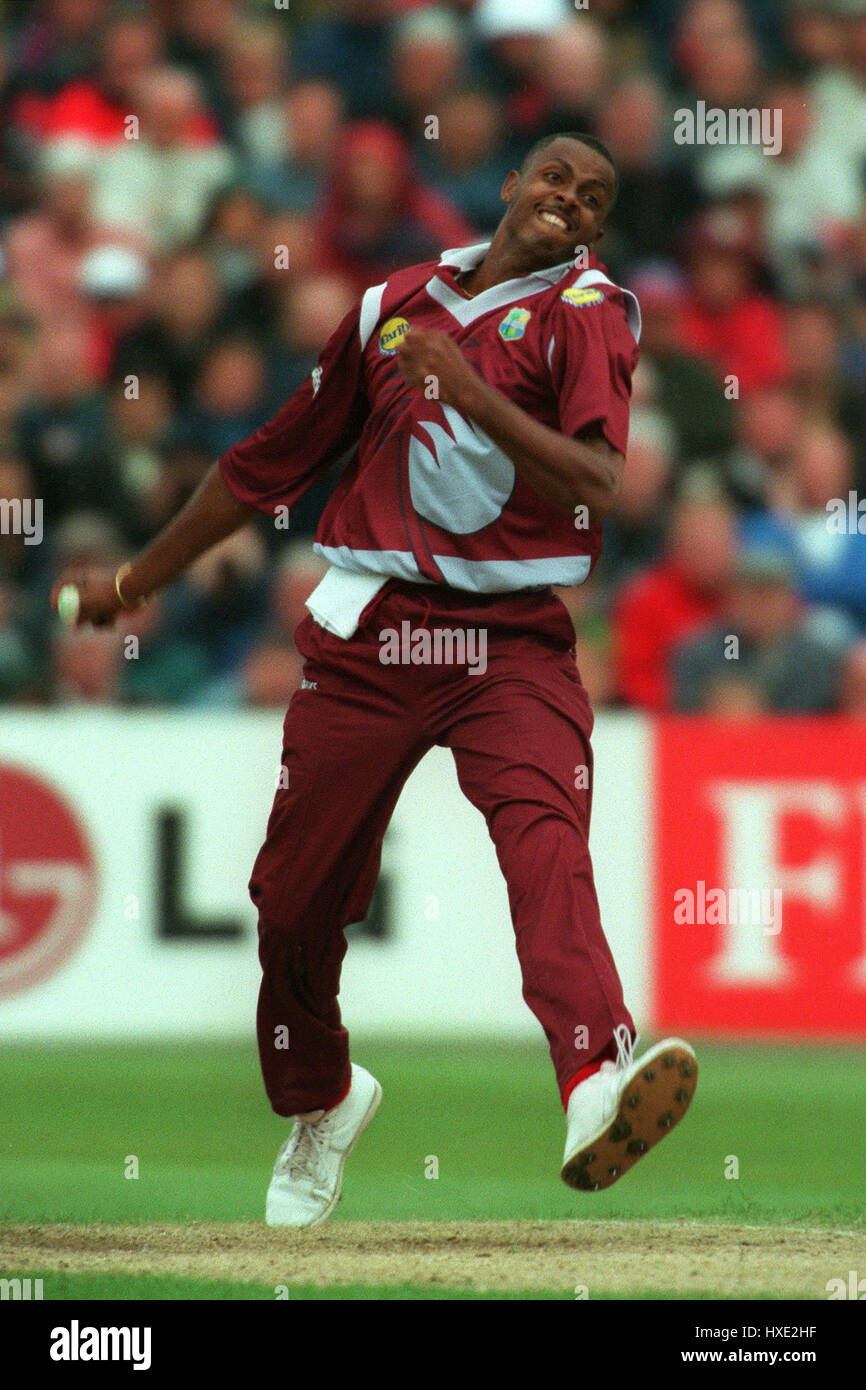 COURTNEY WALSH WEST INDIES 30 May 1999 Stock Photo - Alamy
