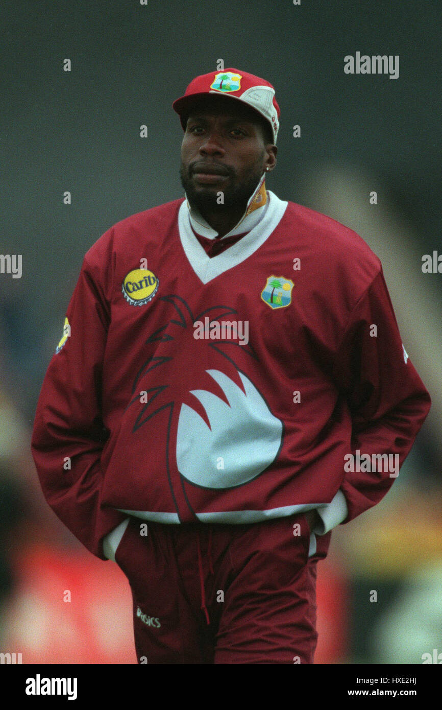 Curtly hi-res stock photography and images - Alamy