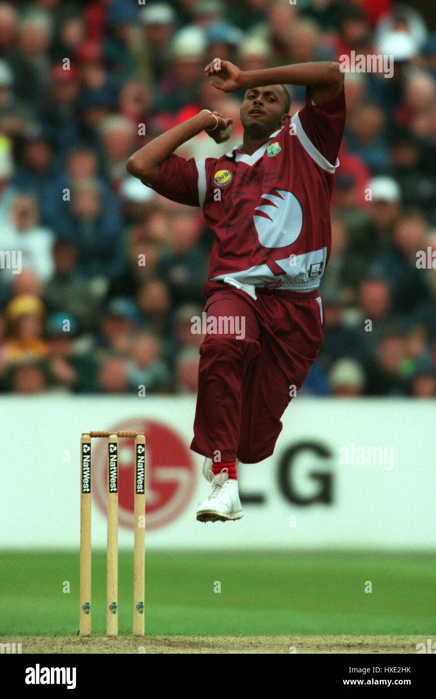 Courtney walsh bowling hi-res stock photography and images - Alamy