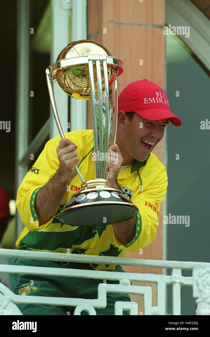 RICKY PONTING LIFTS WORLD CUP PAKISTAN V AUSTRALIA 20 June 1999 Stock ...