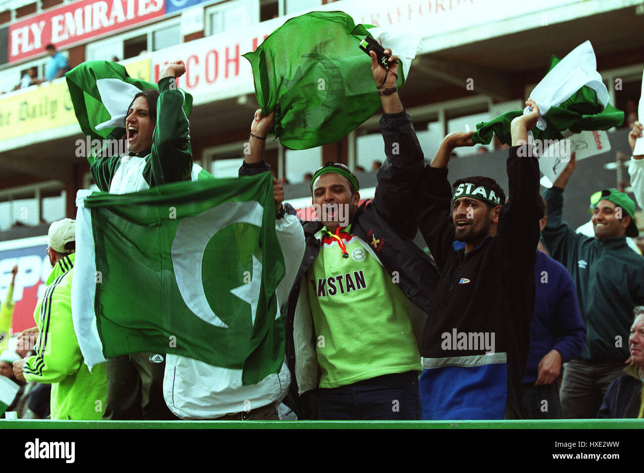 India pakistan cricket fans hi-res stock photography and images - Alamy