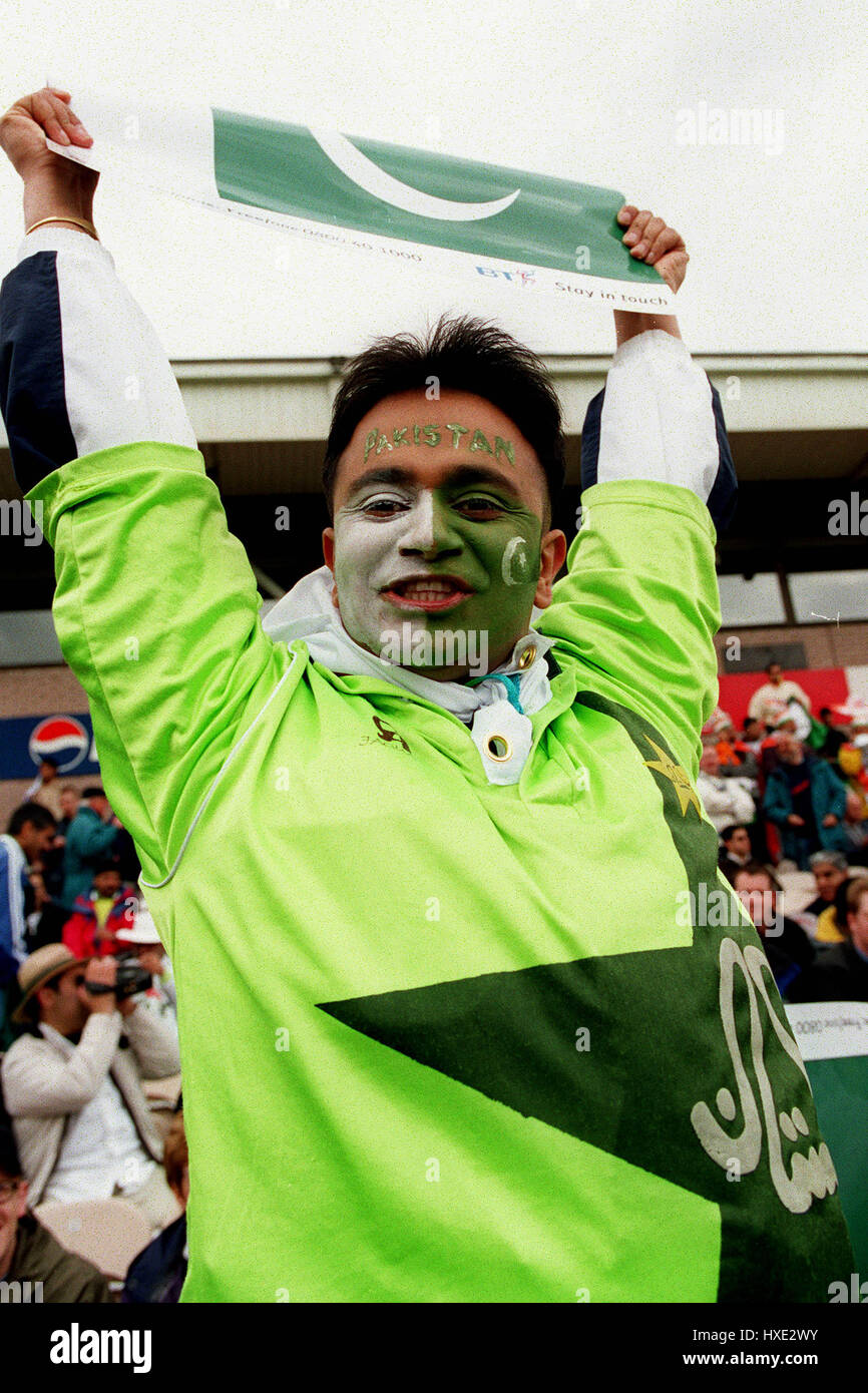 India pakistan cricket fans hi-res stock photography and images - Alamy