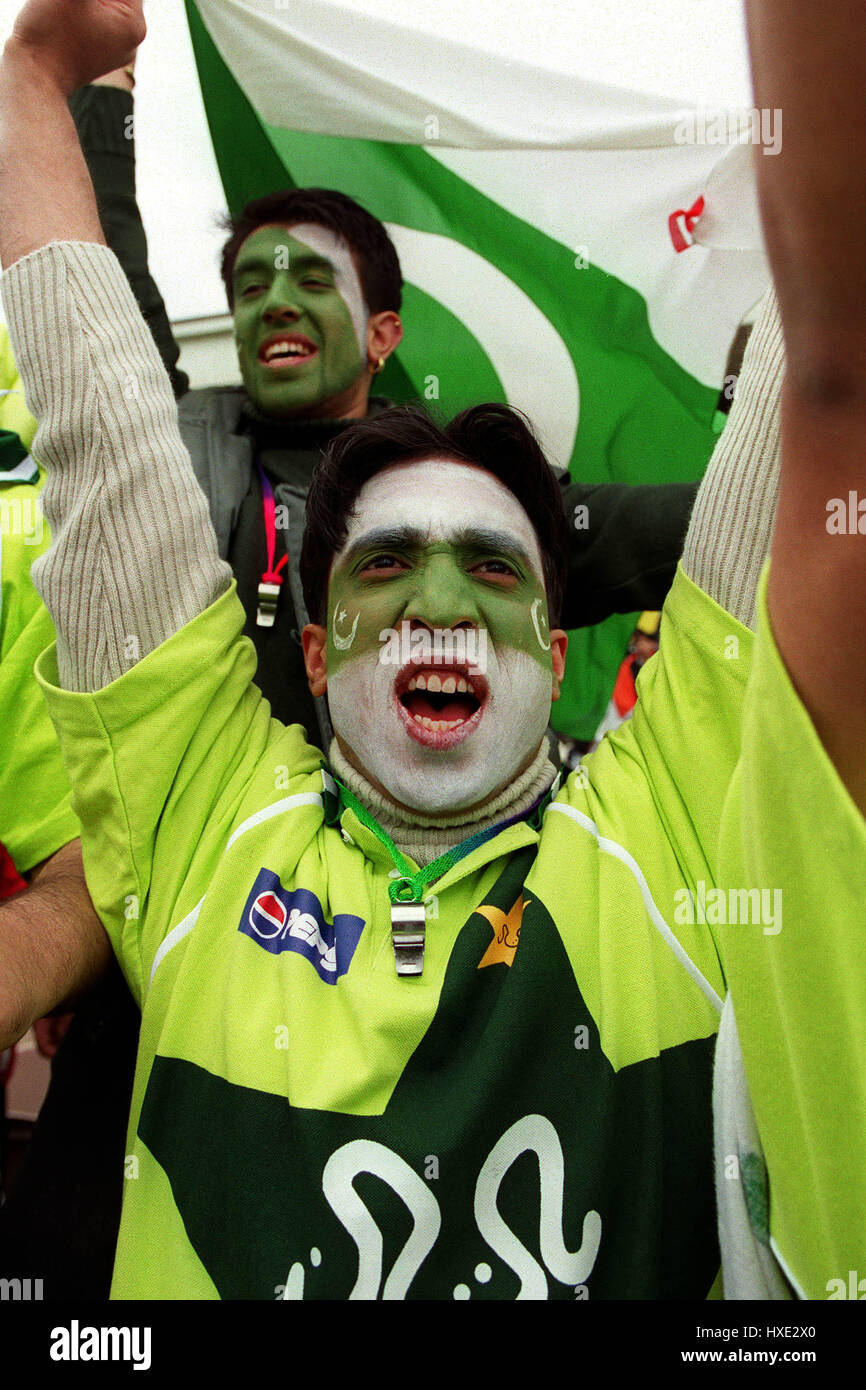 India pakistan cricket fans hi-res stock photography and images - Alamy