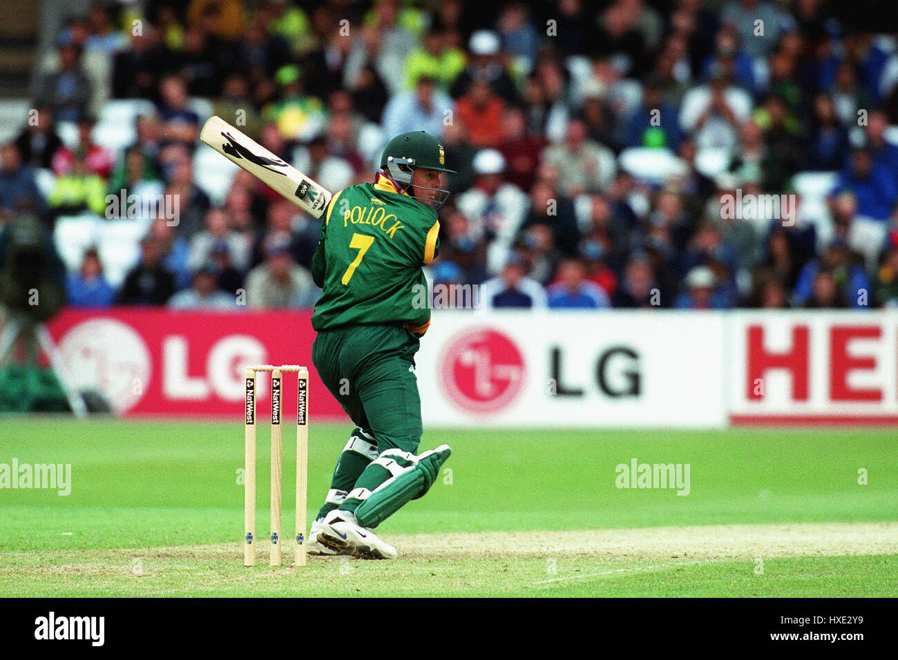 SHAUN POLLOCK SOUTH AFRICA & NATAL 05 June 1999 Stock Photo - Alamy