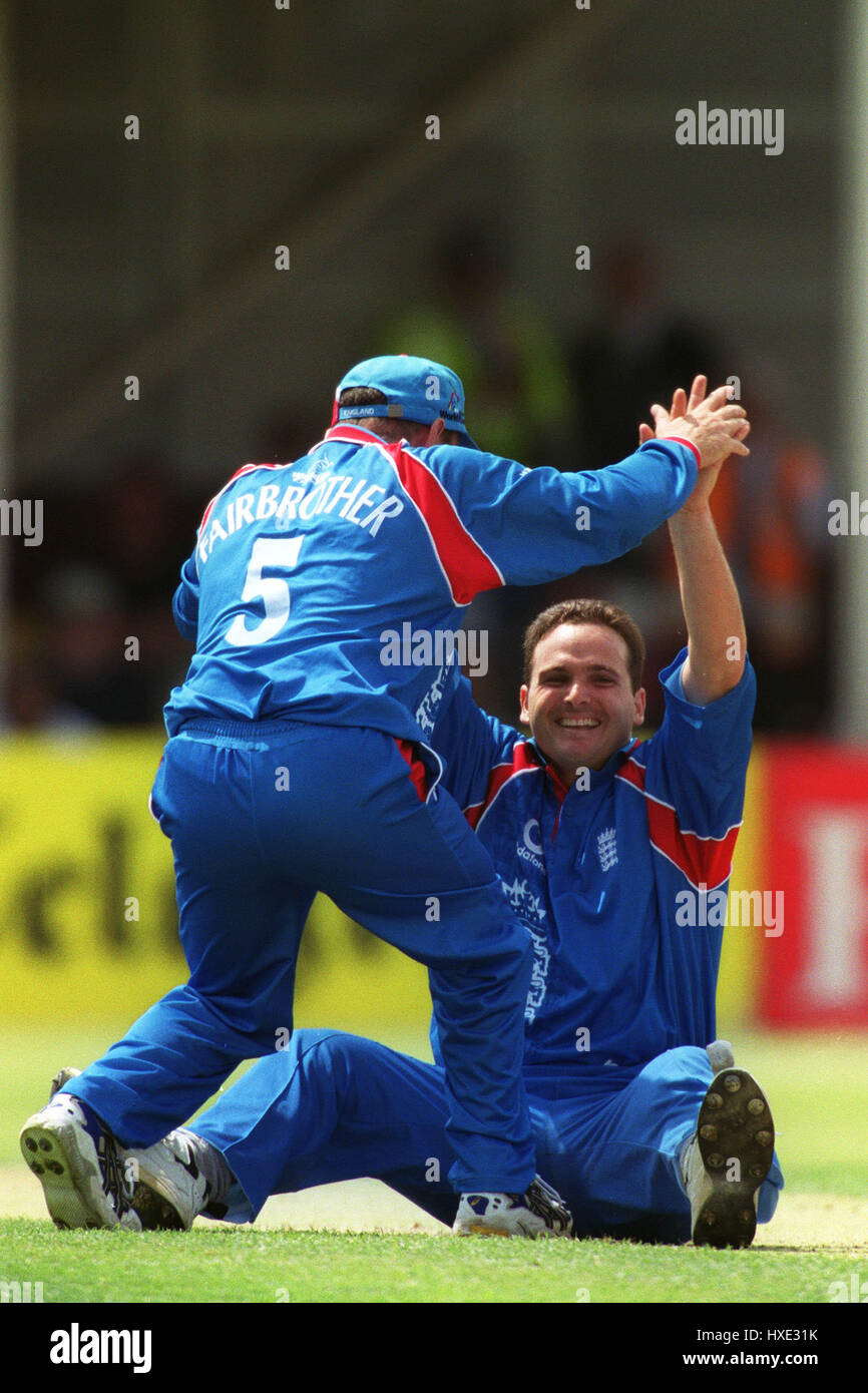 MARK EALHAM & NEIL FAIRBROTHER ENGLAND V INDIA 29 May 1999 Stock Photo ...