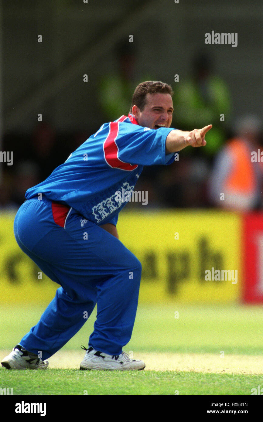 MARK EALHAM ENGLAND & KENT CCC 29 May 1999 Stock Photo - Alamy
