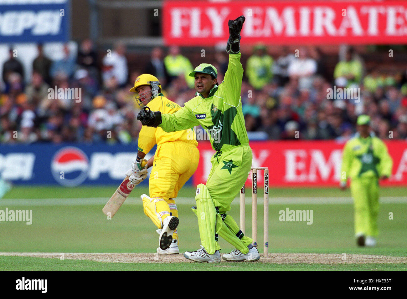 MOIN KHAN APPEALS FOR CATCH AUSTRALIA V PAKISTAN 23 May 1999 Stock ...