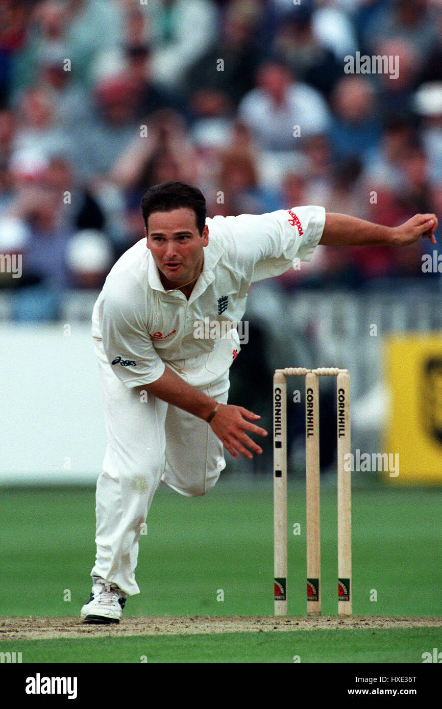 Cricket ealham hi-res stock photography and images - Alamy