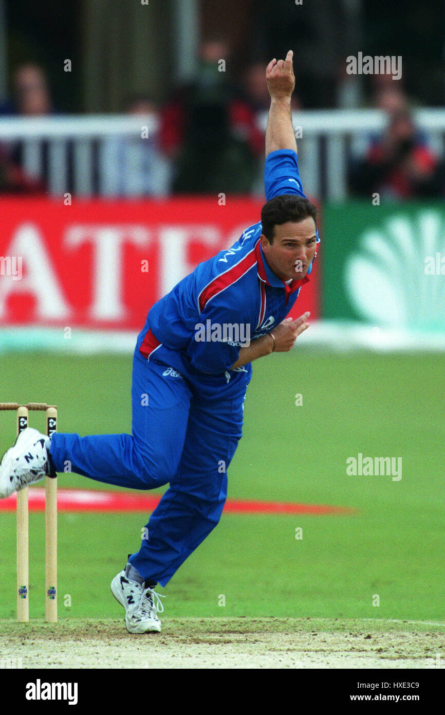 Cricket ealham hi-res stock photography and images - Alamy