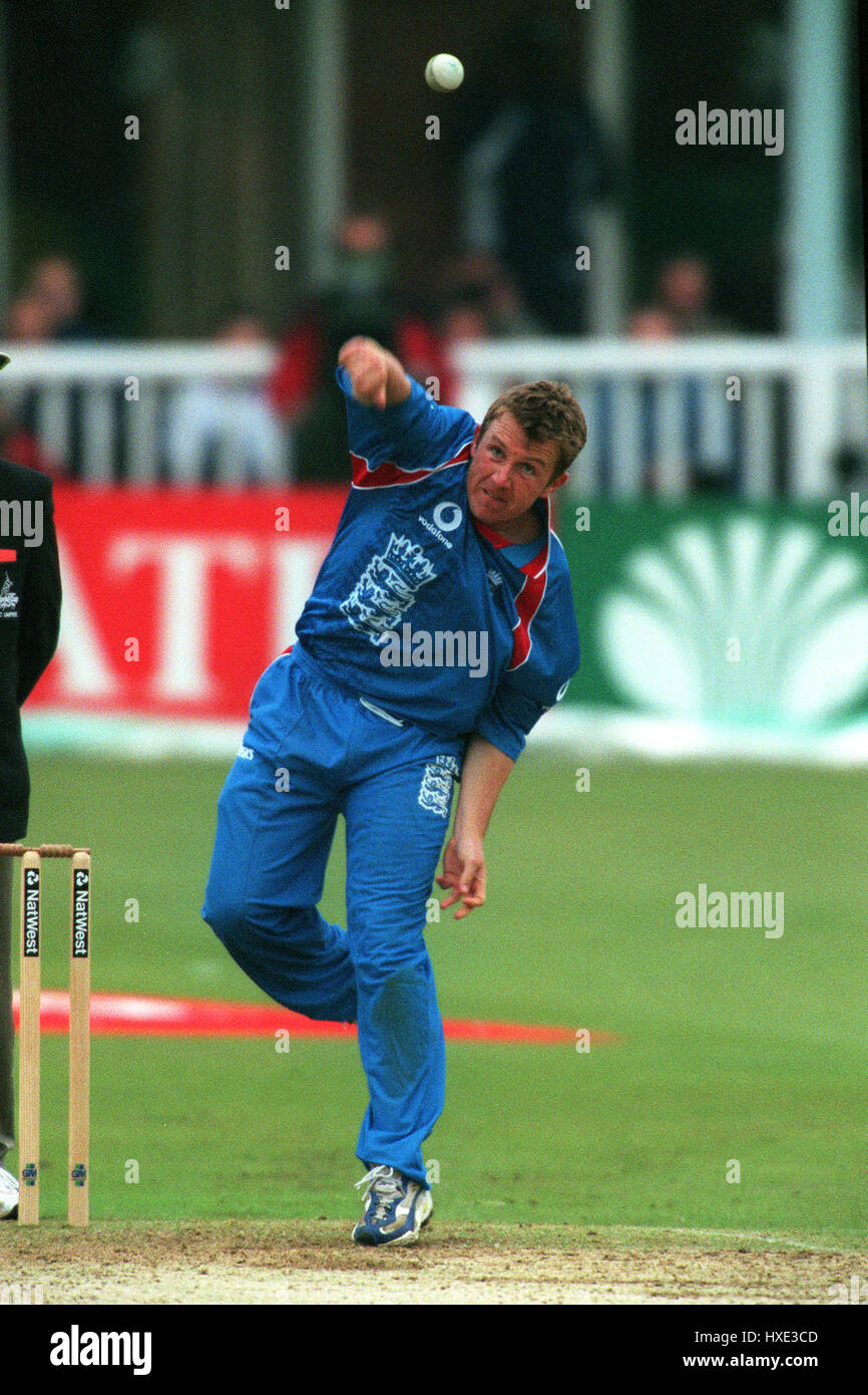 ROBERT CROFT ENGLAND & GLAMORGAN CCC 19 May 1999 Stock Photo - Alamy