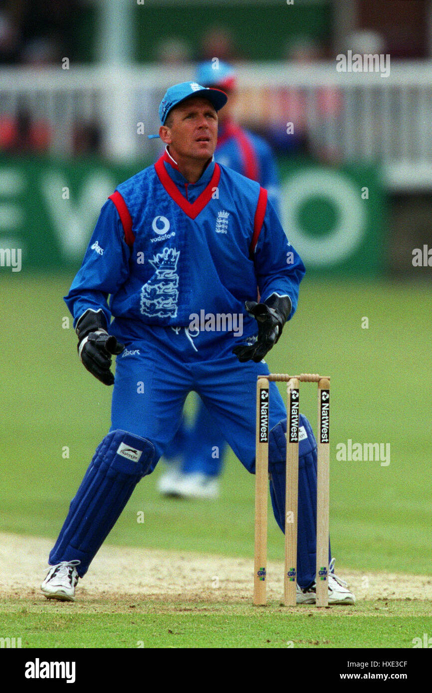 ALEC STEWART ENGLAND & SURREY CCC 18 May 1999 Stock Photo - Alamy