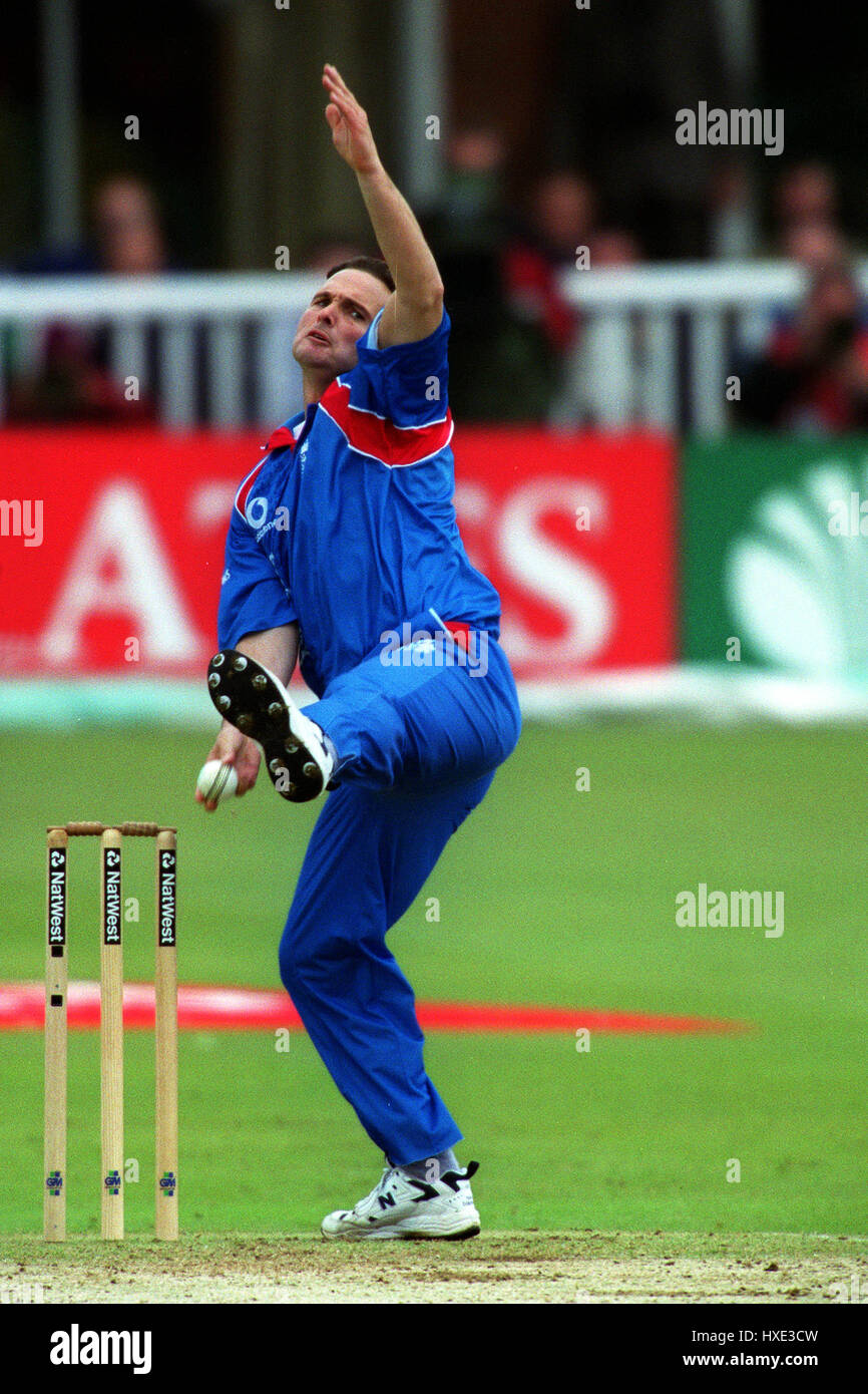 MARK EALHAM ENGLAND & KENT CCC 18 May 1999 Stock Photo - Alamy