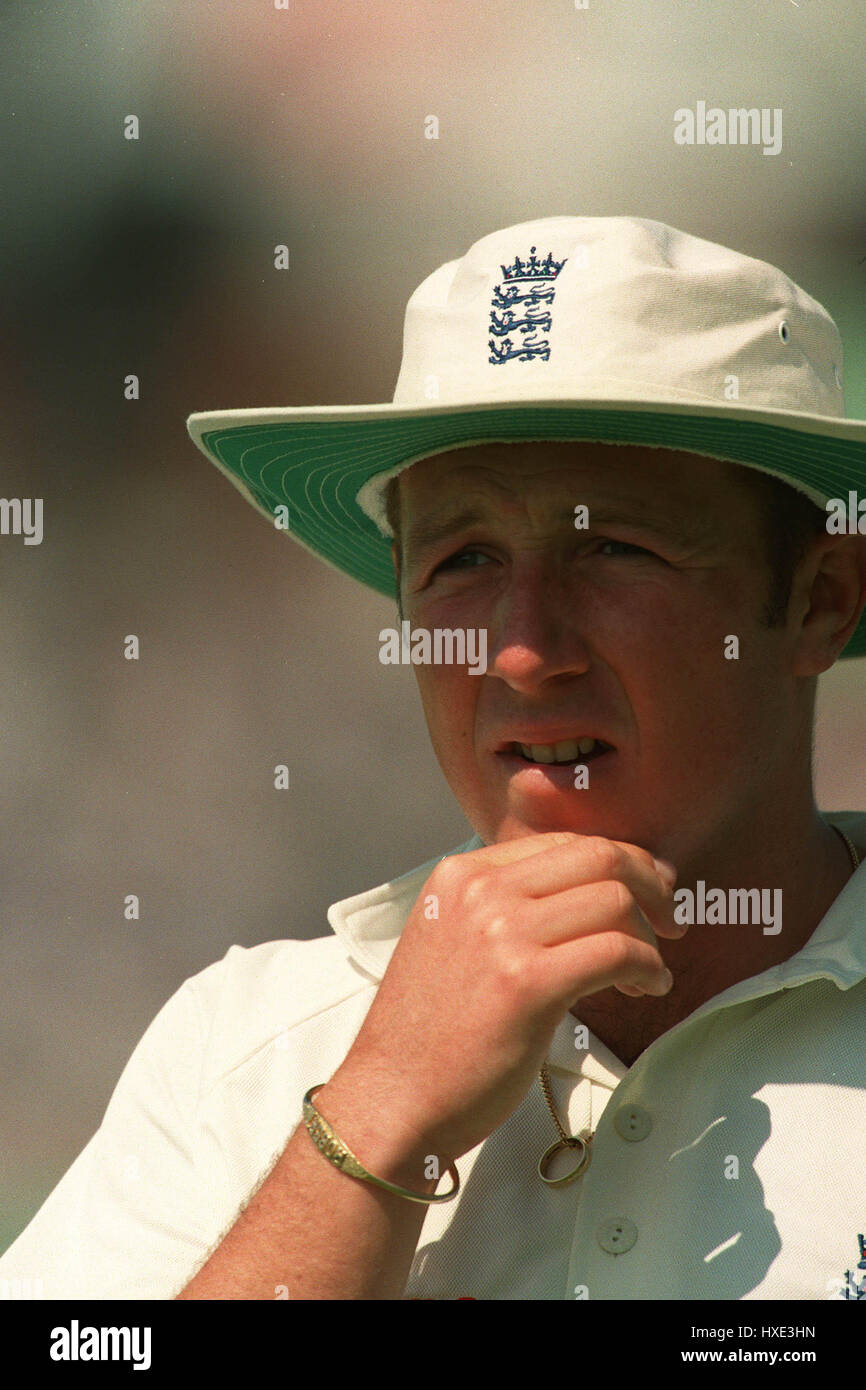 ROBERT CROFT ENGLAND & GLAMORGAN CCC 27 May 1998 Stock Photo - Alamy