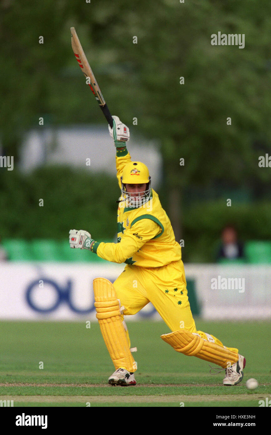 MICHAEL BEVAN AUSTRALIA & YORKSHIRE CCC 10 May 1999 Stock Photo - Alamy