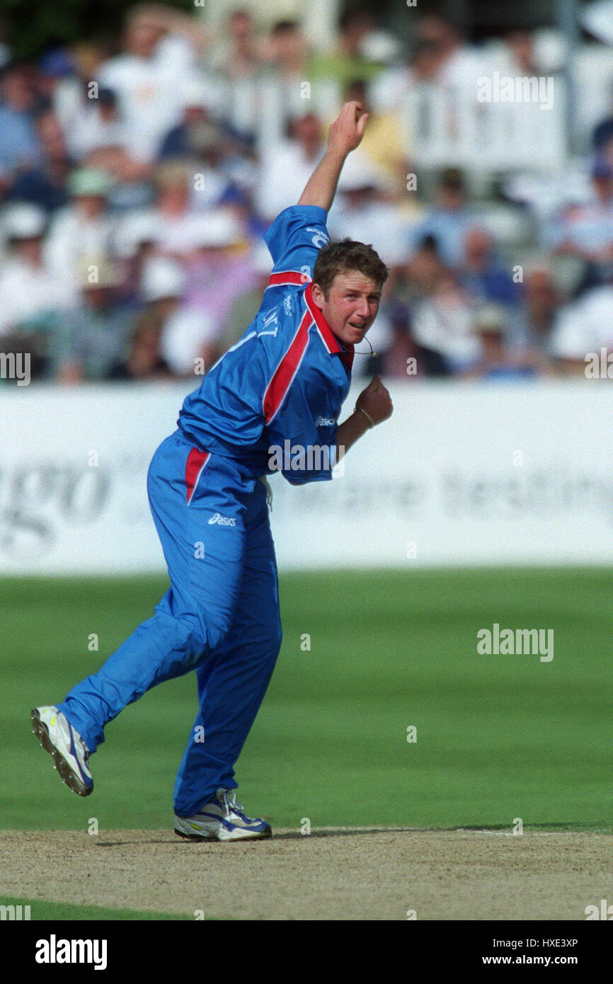 ROBERT CROFT ENGLAND & GLAMORGAN CCC 09 May 1999 Stock Photo - Alamy