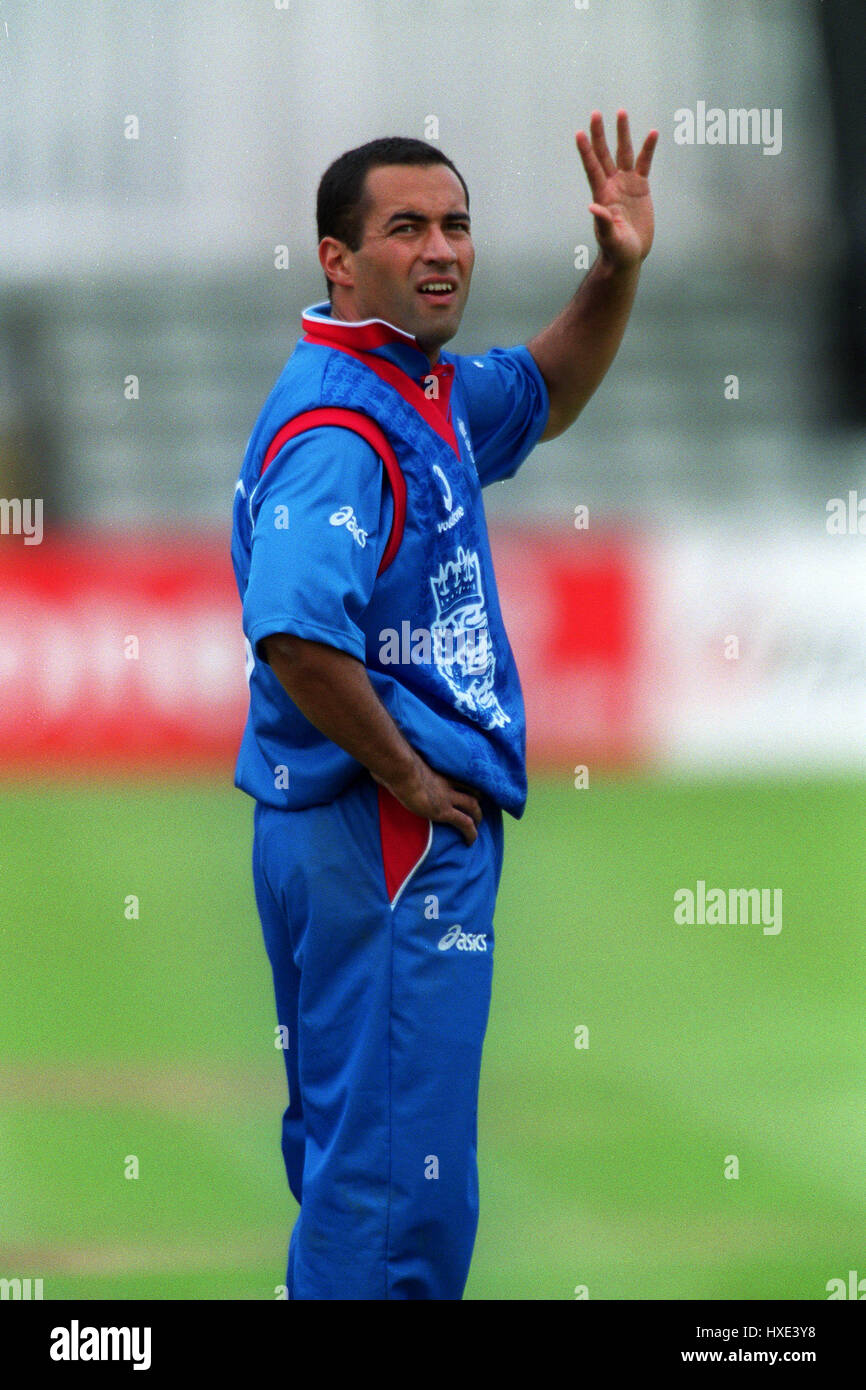 Hollioake hi-res stock photography and images - Alamy