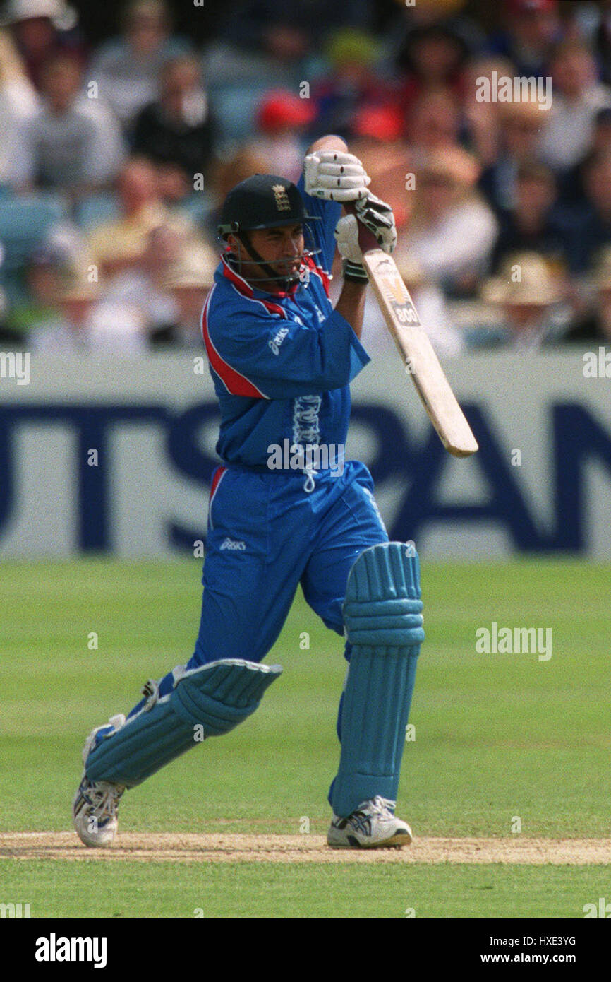 Hollioake hi-res stock photography and images - Alamy