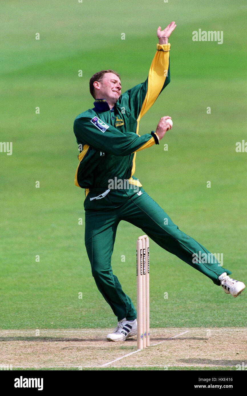 MATTHEW DOWMAN NOTTINGHAMSHIRE CCC 09 May 1999 Stock Photo - Alamy