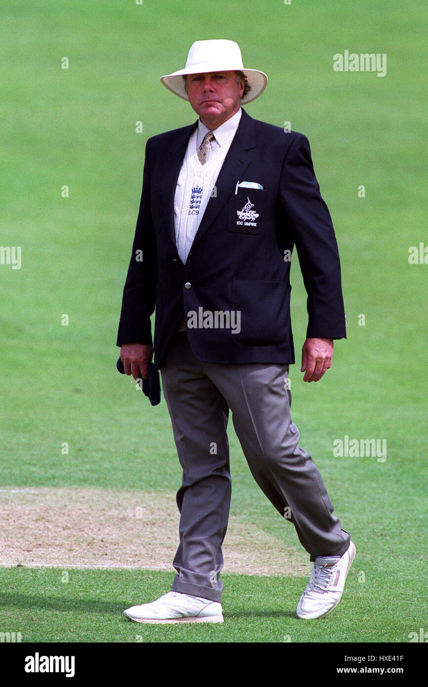 U.C UNKNOWN CRICKETER 09 May 1999 Stock Photo - Alamy