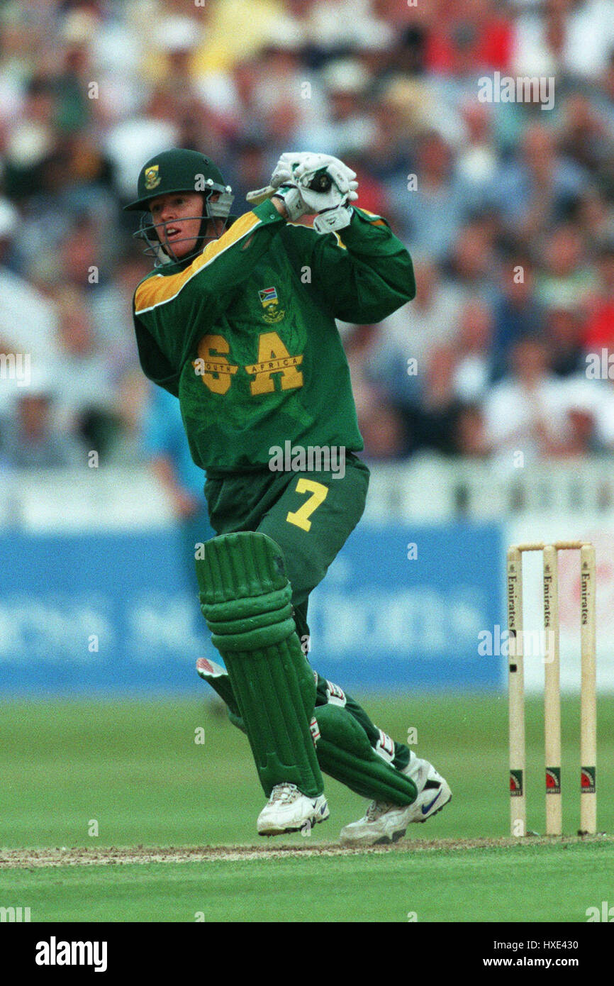 SHAUN POLLOCK SOUTH AFRICA & NATAL 03 September 1998 Stock Photo - Alamy