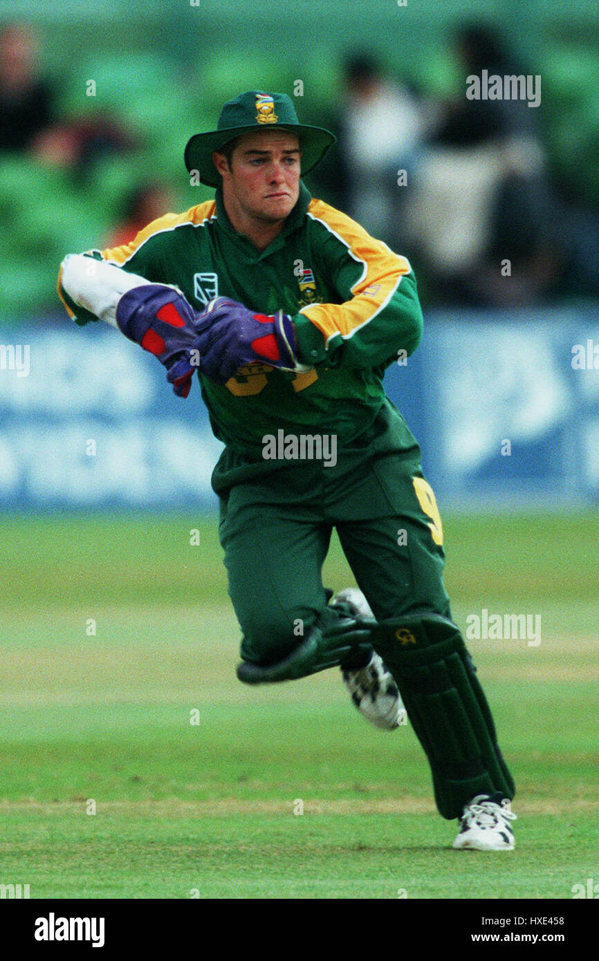 MARK BOUCHER SOUTH AFRICA & BORDER 28 August 1998 Stock Photo - Alamy