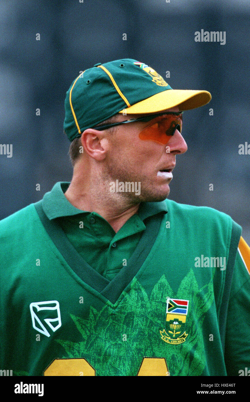 ALLAN DONALD SOUTH AFRICA 28 August 1998 Stock Photo - Alamy