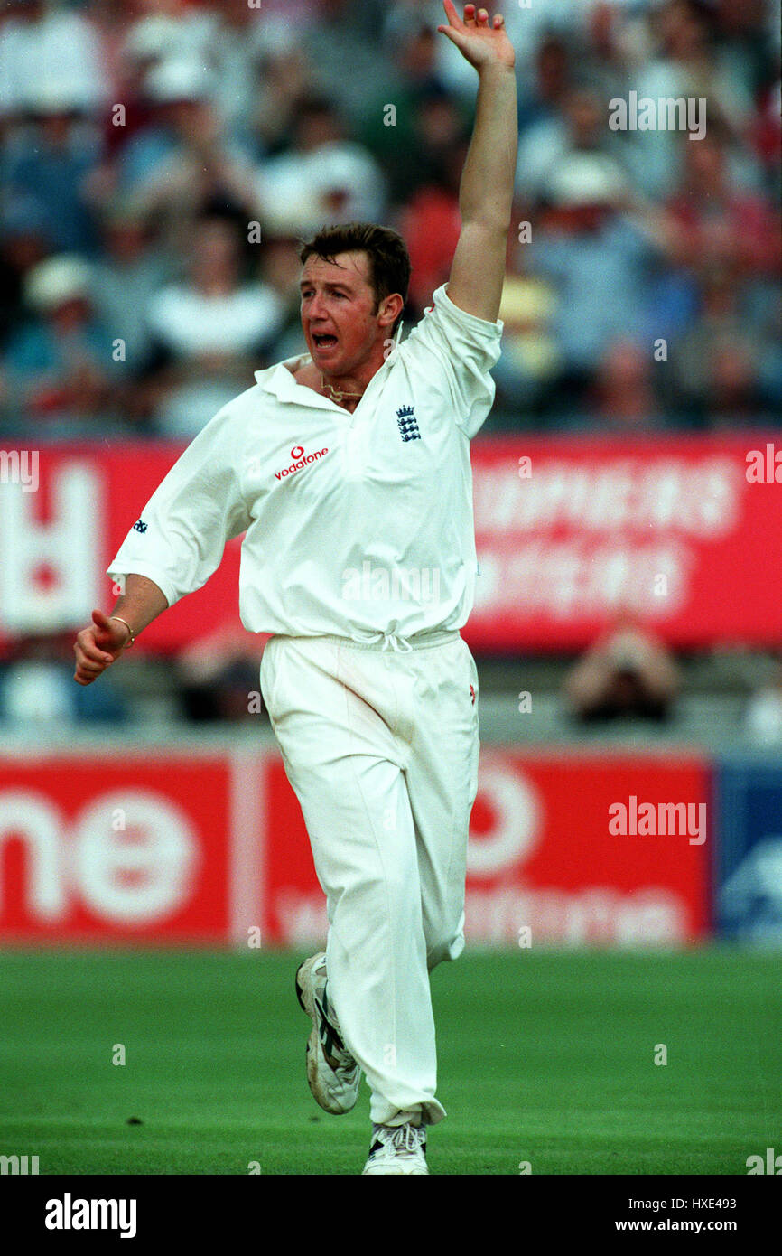 ROBERT CROFT ENGLAND & GLAMORGAN CCC 16 June 1998 Stock Photo - Alamy